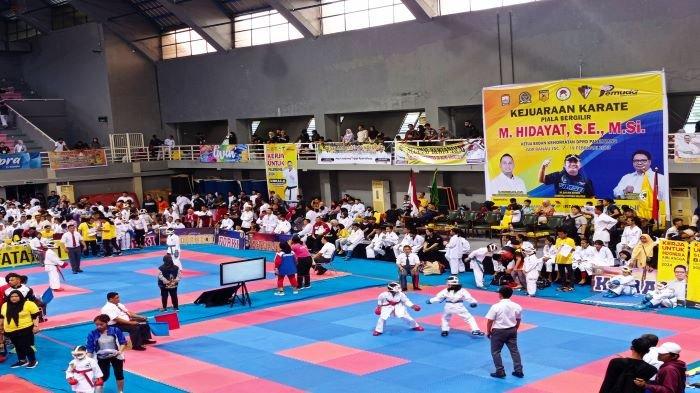 1.800 Karateka Kepung GOR Ranau JSC Jajal Kejuaraan Karate Piala ...
