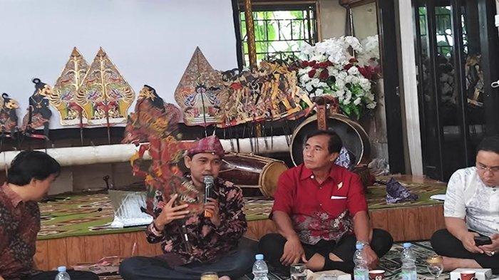 Sosok Ki Agus Wirawan Rusdi, Satu-satunya Dalang Wayang Palembang yang ...