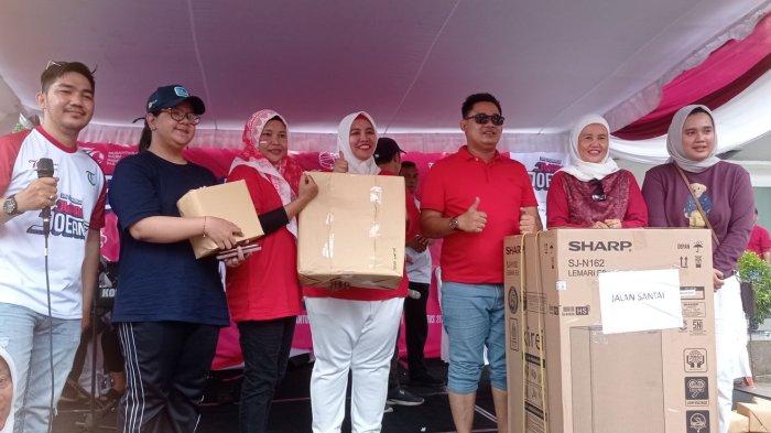 Mela Sumringah Bawa Pulang Kulkas di Event Jwara Joeang Sripo-Tribun ...