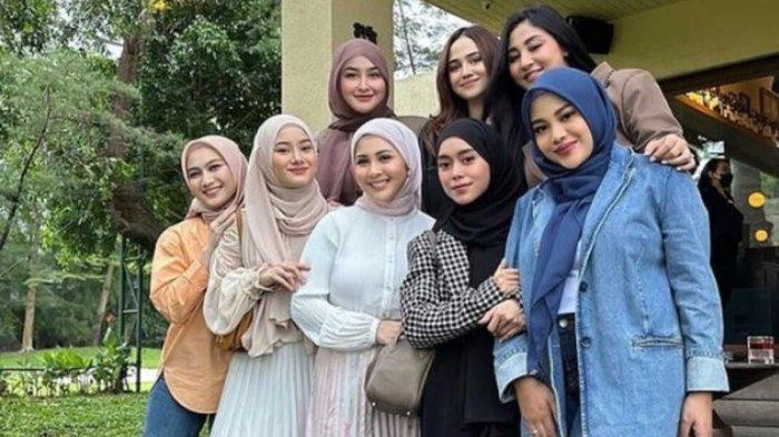 Difitnah tak Punya Teman, Lesti Kejora Kepergok Kumpul Bareng Bestie ...