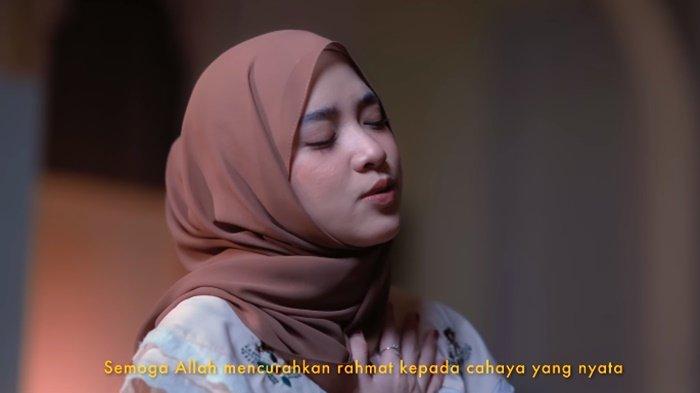 Lirik Sholawat Nuril Mubin Lengkap Terjemahan, Limpahan Rahmat untuk Nabi Muhammad Cahaya yang ...