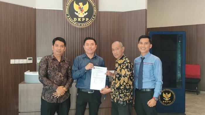 Diduga Langgar Kode Etik , RR Anggota Komisioner Bawaslu Muba ... Diduga Langgar Kode Etik , RR Anggota Komisioner Bawaslu Muba ...
