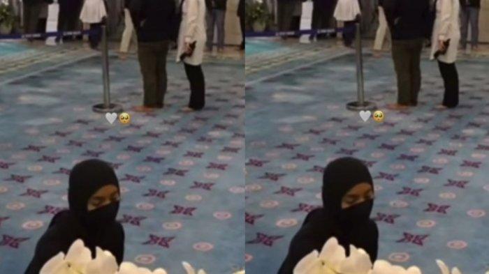 Sorot Mata Kosong, Nabila Ishma Duduk Bersimpuh Depan Keranda Mayat ...