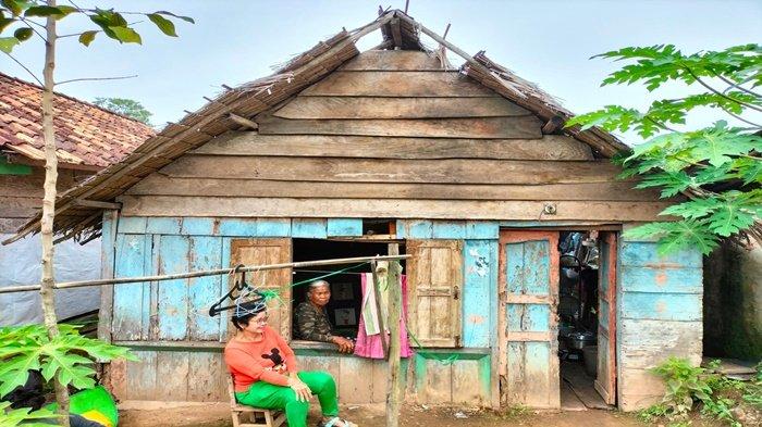 Warga Jejawi Tetap Bertahan di Rumah Reot Meskipun Tiang Penyangga Tak ...