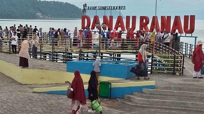 Jelang Nataru, Pengunjung Mulai Ramai Gandrungi Objek Wisata di Danau ...