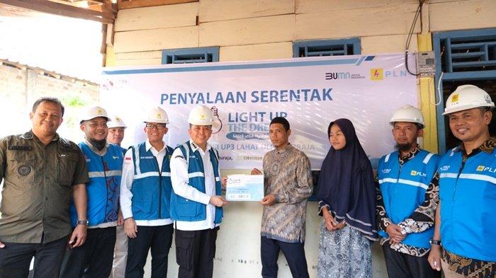 PLN Resmikan Bantuan Pasang Baru Listrik dan Light Up The Dream, Baturaja Bersama Pj Gubernur ...