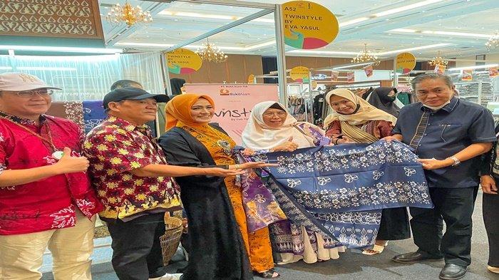 PTBA Tampilkan Batik Kujur Pada Ajang IFW 2022 - Sripoku.com