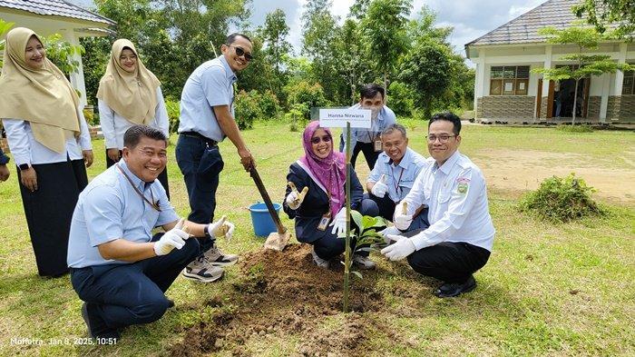 Peringati Hari Gerakan Sejuta Pohon, PT TeL Tanam 400 Pohon Penghijauan - Sripoku.com