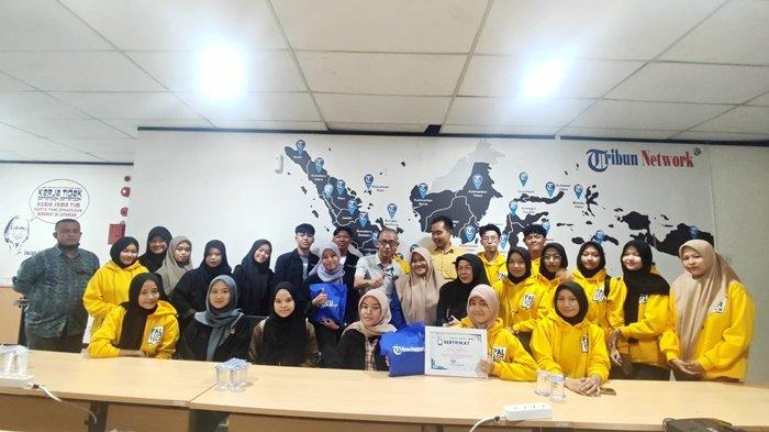 Siswa PalComTech Cabang Opi Mal Belajar Pemberitaan di Graha Tribun ...
