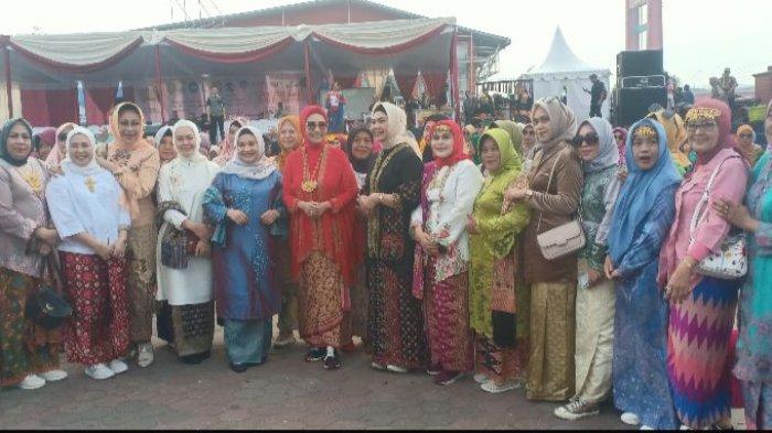 Peringati Hari Kebaya Nasional, PIM dan PPPA Gelar Parade Kebaya di BKB ...