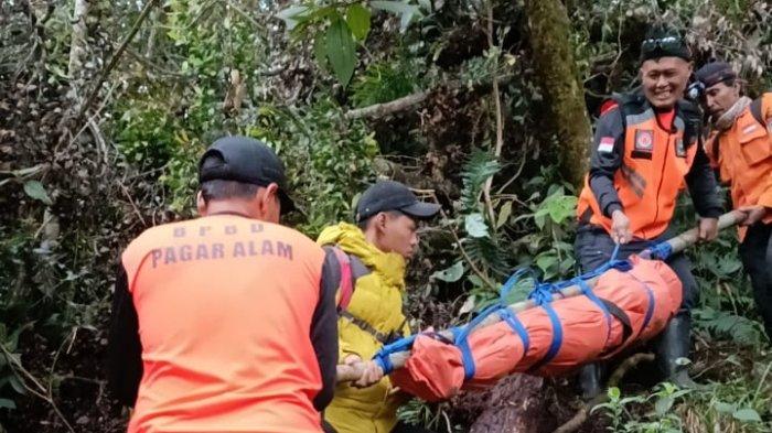 Sebelum Meninggal di Gunung Dempo, Deko Sempat Sesak Napas dan Menggigil - Sripoku.com