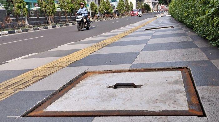 BERITA FOTO: Penutup Jalan di Jalan Kapten A. Rivai yang Hilang Sudah ...