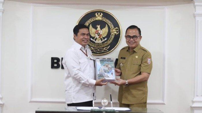 Pj Bupati Banyuasin Hani Syopiar Rustam Sampaikan LKPD Banyuasin Tahun 2023 - Sripoku.com