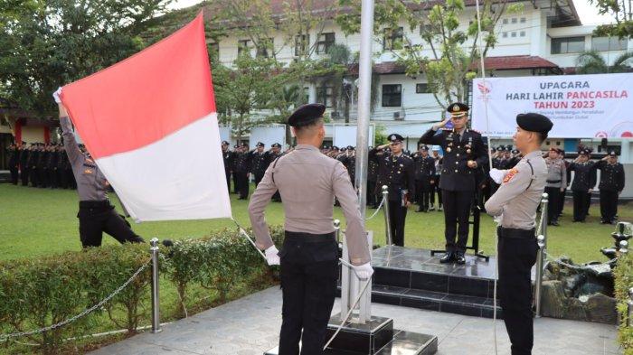 Polres Muara Enim Gelar Upacara Peringati Hari Lahirnya Pancasila - Sripoku.com