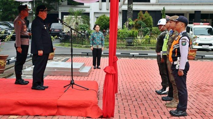 Polres Muara Enim Polda Sumsel Apel Gelar Pasukan Operasi Lilin Musi 2023 - Sripoku.com