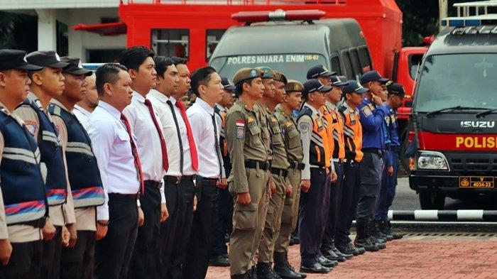 Polres Muara Enim Polda Sumsel Apel Gelar Pasukan Operasi Lilin Musi 2023 - Sripoku.com