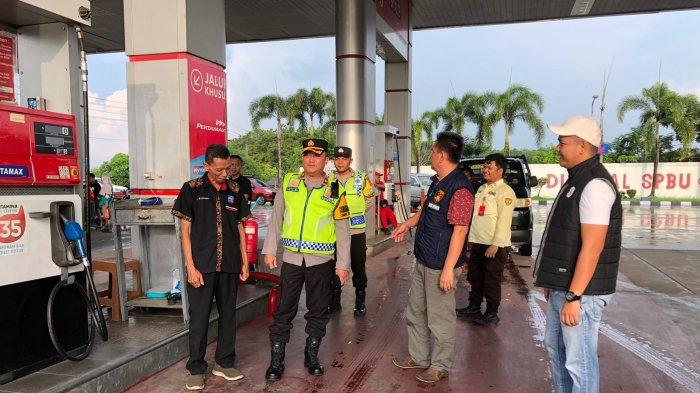 Antisipasi Kecurangan Saat Pengisian BBM, 5 SPBU di OKU Timur Disidak Polisi - Sripoku.com