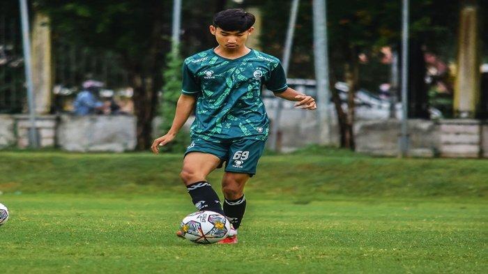 Profil Winger Kanan Sriwijaya FC Risky Berlianto, Putra Daerah ...