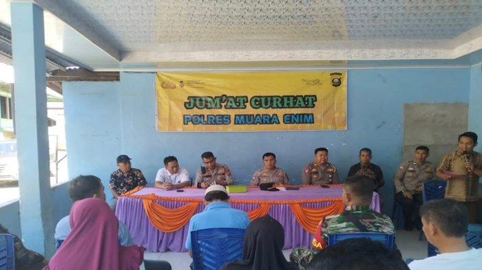 Jumat Curhat, Polres Muara Enim Terus Jalin Tali Silaturahmi dengan Masyarakat Desa - Sripoku.com