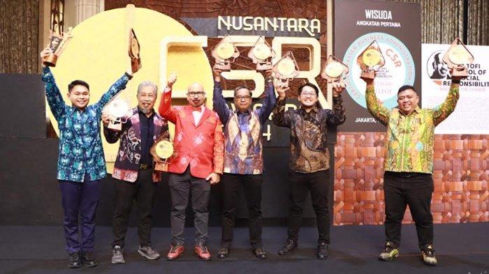 PT Pusri Raih Nusantara CSR Award 2024, Dirut Sabet Pemimpin Transformasi Bisnis Berkelanjutan ...