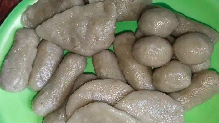 Resep Pempek Item Teri Asin, Satu Adonan Bisa Dibuat Aneka Pempek ... Resep Pempek Item Teri Asin, Satu Adonan Bisa Dibuat Aneka Pempek ...