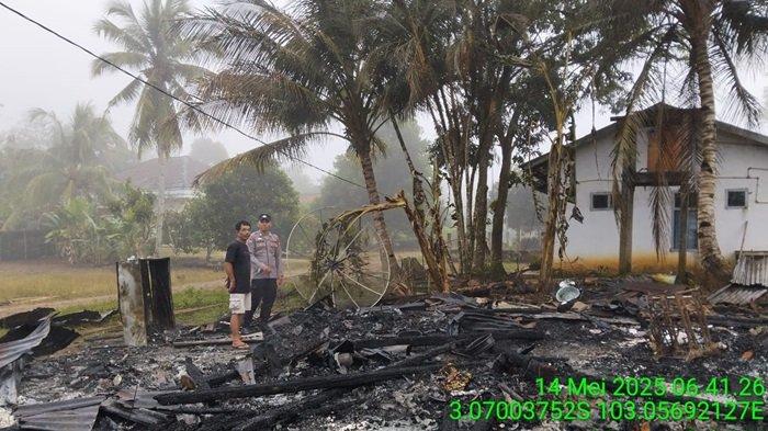 Rumah Rias Pengantin di Musi Rawas Ludes Terbakar, Kerugian Ditaksir Mencapai Rp 300 Juta ...