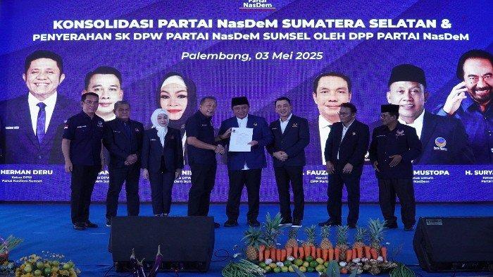 Serahkan SK Kepengurusan DPW NasDem Sumsel, Waketum Saan Mustofa : 2029 ...