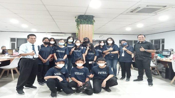 Belajar Jurnalistik di Graha Tribun, Belasan Pelajar SMP Bethesda ...