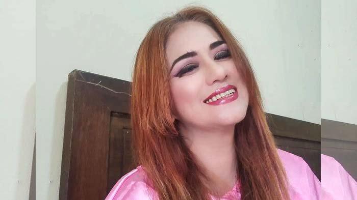 Video: Ingat Gadis Cantik Warkop DKI Ini, Dulu Ngetop Kini Sally Marcelina Jualan di Pinggir ...