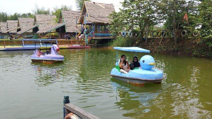 Libur Lebaran, Wisata Saung Bambu Pelangi Kenten Laut Dipadati Pengunjung - Sripoku.com