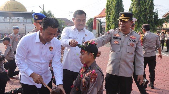 Tradisi Mandi Kembang, AKBP Listiyono Dwi Nugroho Sambut 10 Personil ...