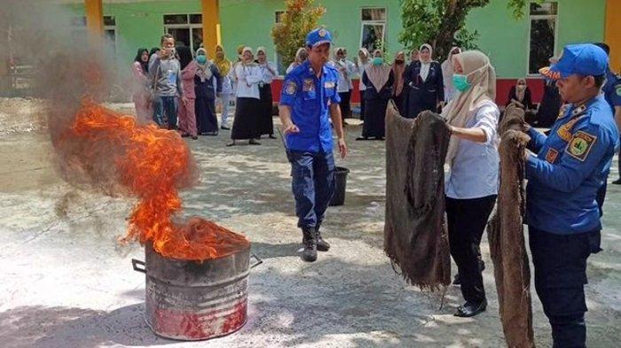Damkar PALI Sumsel Berikan Pemahaman Pemadaman Api dengan Apar dan ...