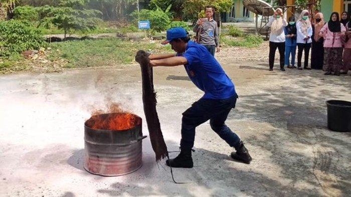Damkar PALI Sumsel Berikan Pemahaman Pemadaman Api dengan Apar dan ...