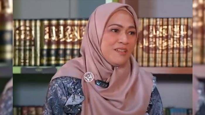 Video: Siti Aisyah, Wanita Kaya Wakafkan Hotel & Resto Untuk Dijadikan Sekolah Saya Bosan Banyak ...