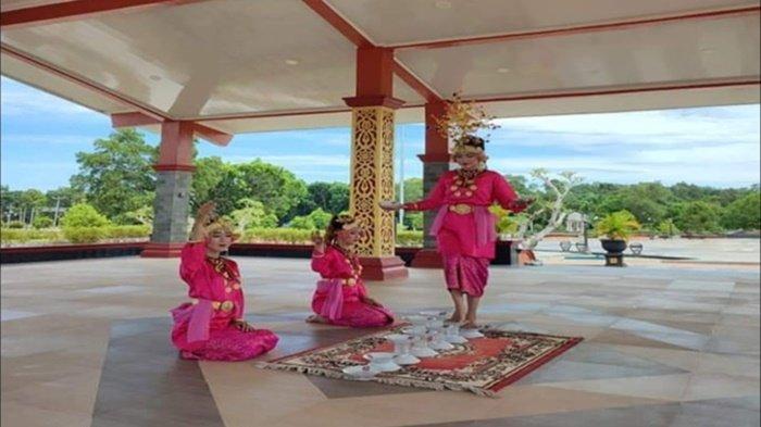 Tari Turak, Piring Gelas dan Putri Berias Khas Musi Rawas Dapat ...