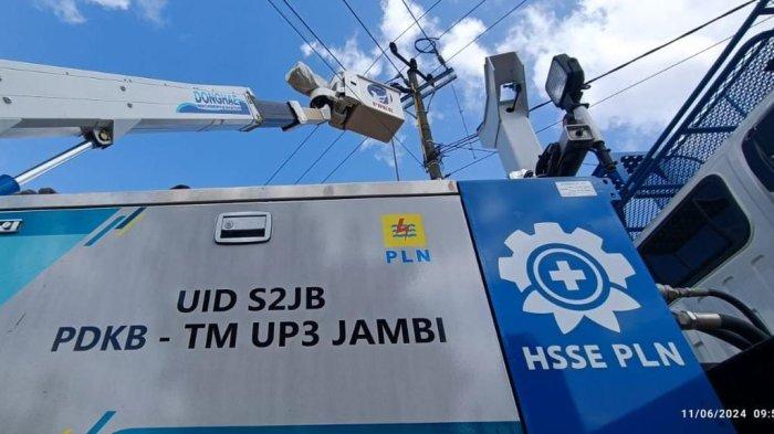 Tim PDKB PLN Jambi Lakukan Pekerjaan Jaringan Baru Tanpa Padam ...