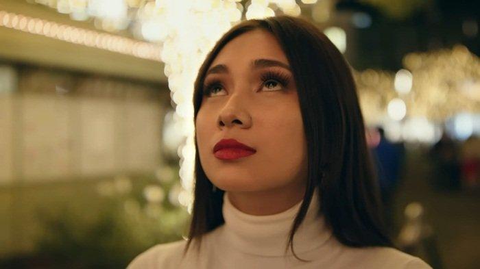 Translate Lirik Lagu La La Lost You - Niki, Tentang Perjuangan Move On ...