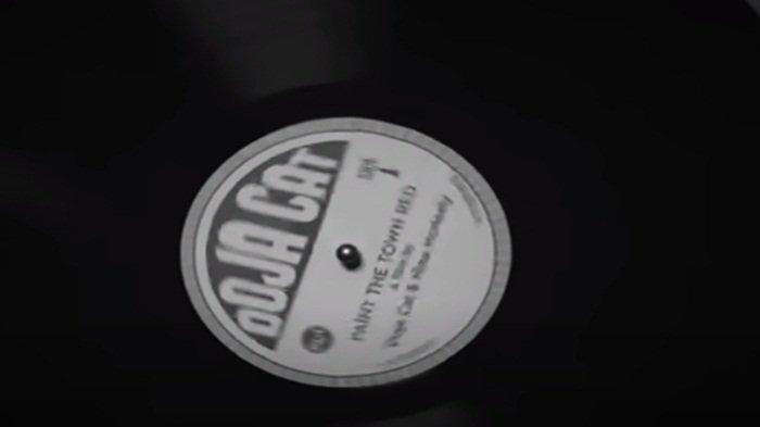 Translate Lirik Lagu Paint The Town Red by Doja Cat, Pernah Viral di ...