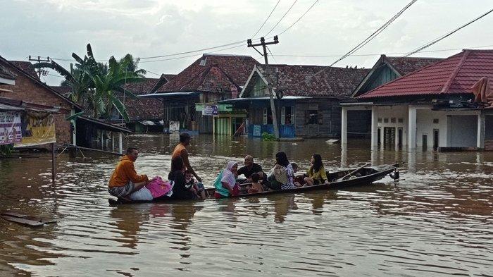 Kisah Pilu Perjuangan Ibu Hamil di Muratara, Melahirkan di Atas Perahu ... Kisah Pilu Perjuangan Ibu Hamil di Muratara, Melahirkan di Atas Perahu ...