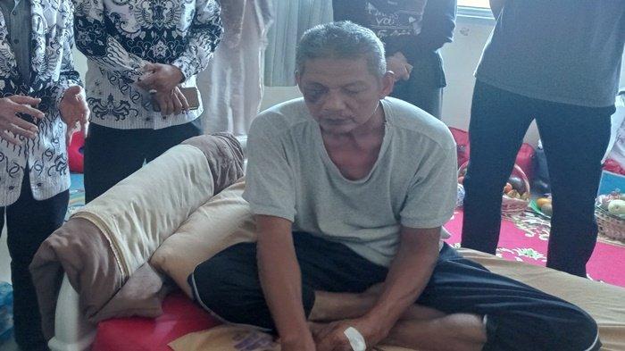 Keluar dari RS, Zaharman Guru Buta Usai Diketapel Wali Murid Takut ... Keluar dari RS, Zaharman Guru Buta Usai Diketapel Wali Murid Takut ...