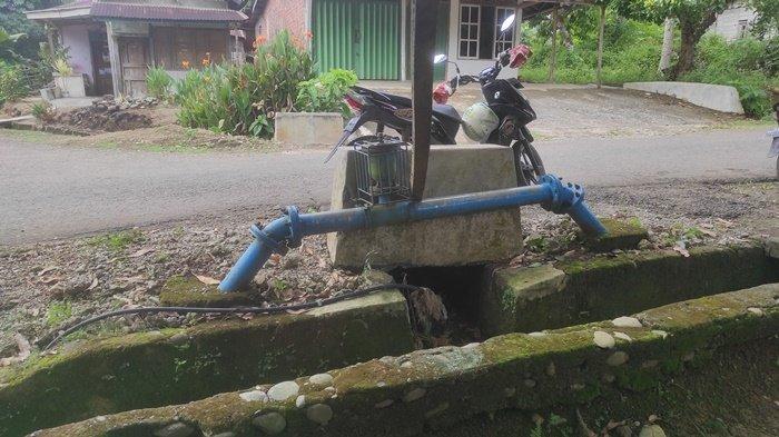Suplai Air Bersih dari PDAM tak Mengalir, Warga Empat Lawang Kembali Gunakan Air Sumur - Sripoku.com