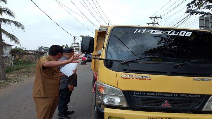 Keluhan Warga dan Teguran Dishub Palembang untuk Truk Angkutan Tanah di ...