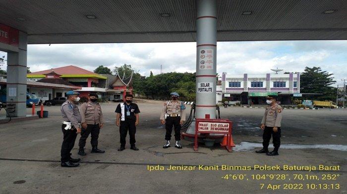 Antrean Solar Mengular di Baturaja, Polres OKU Turun Tangan Patroli di SPBU - Sripoku.com