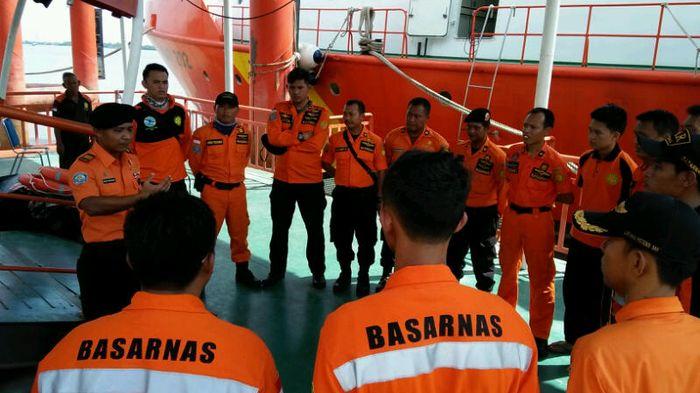Kisah Anggota Basarnas Berlebaran di Lautan - Sripoku.com