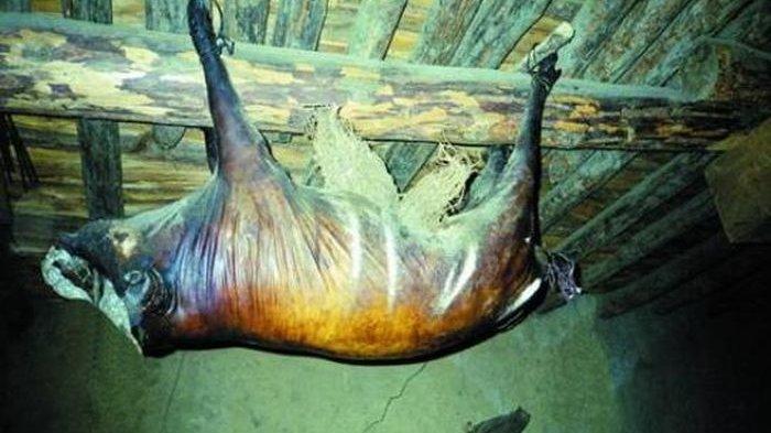 Menu Kuliner Ektrim China, Daging Babi Digantung 30 Tahun Bernilai Rp 2 ...