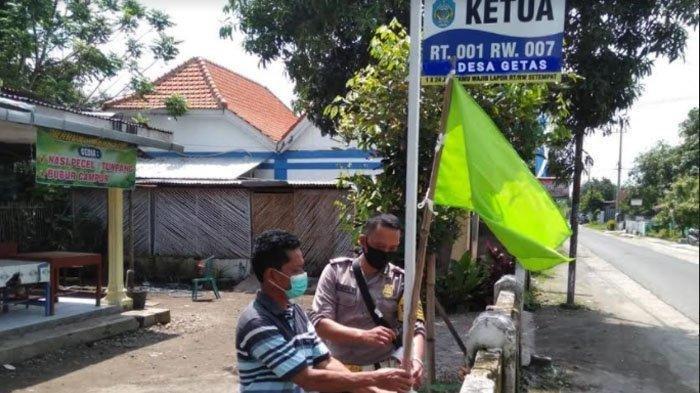 BIAR WARGA Melihat, Rumah Ketua RT Dipasangi Bendera sesuai Warna ...