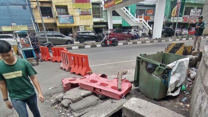Tumpukan Balok dan Beton di Jalan Jendral Sudirman Palembang Jarang ...