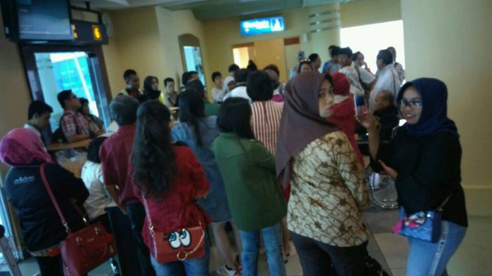 Cerita Haru Penumpang di Bandara SMB II Palembang Delay 12 Jam - Sripoku.com