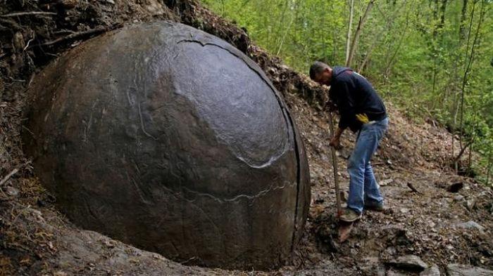 Arkeolog Bosnia Temukan Bola Batu Terbesar dan Tertua di Dunia ...