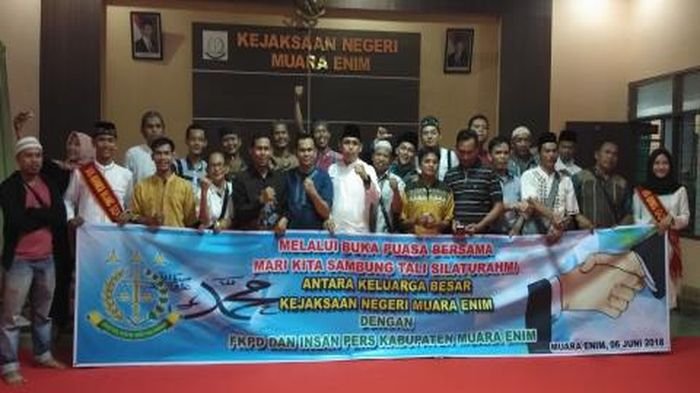 Keluarga Besar Kejari Muaraenim Buka Puasa Bersama OPD dan Pers ... Keluarga Besar Kejari Muaraenim Buka Puasa Bersama OPD dan Pers ...